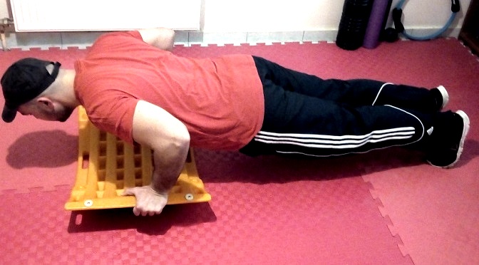 Push ups with T-BOW® - AthensTrainers®