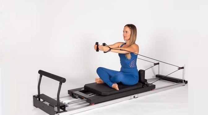 Pilates@home using a home reformer: hug a tree - AthensTrainers®
