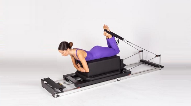 Pilates@home using a home reformer: hamstrings - AthensTrainers®