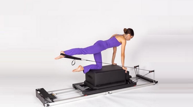 Pilates@home using a home reformer: feet pulling straps - AthensTrainers®