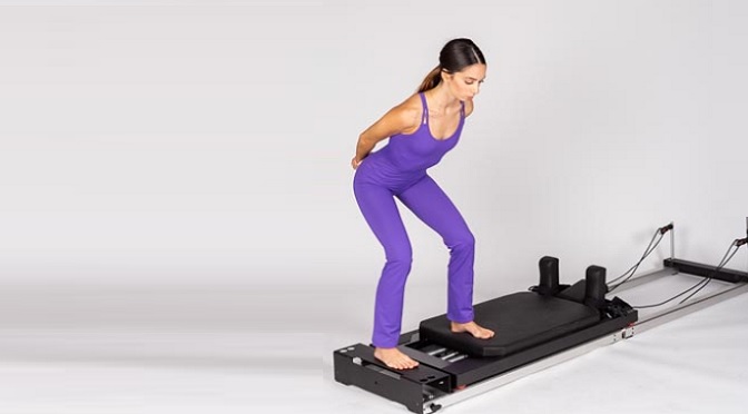 Pilates@home using a home reformer: side split - AthensTrainers®