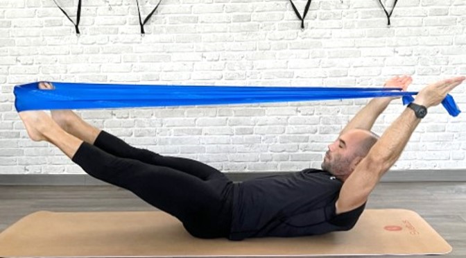 Double leg stretch with elastic bands - AthensTrainers®